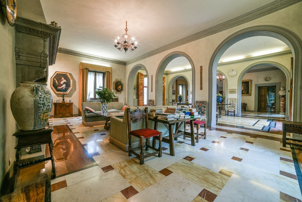 9 bedroom Villa for sale with panoramic view in Florence, Tuscany
