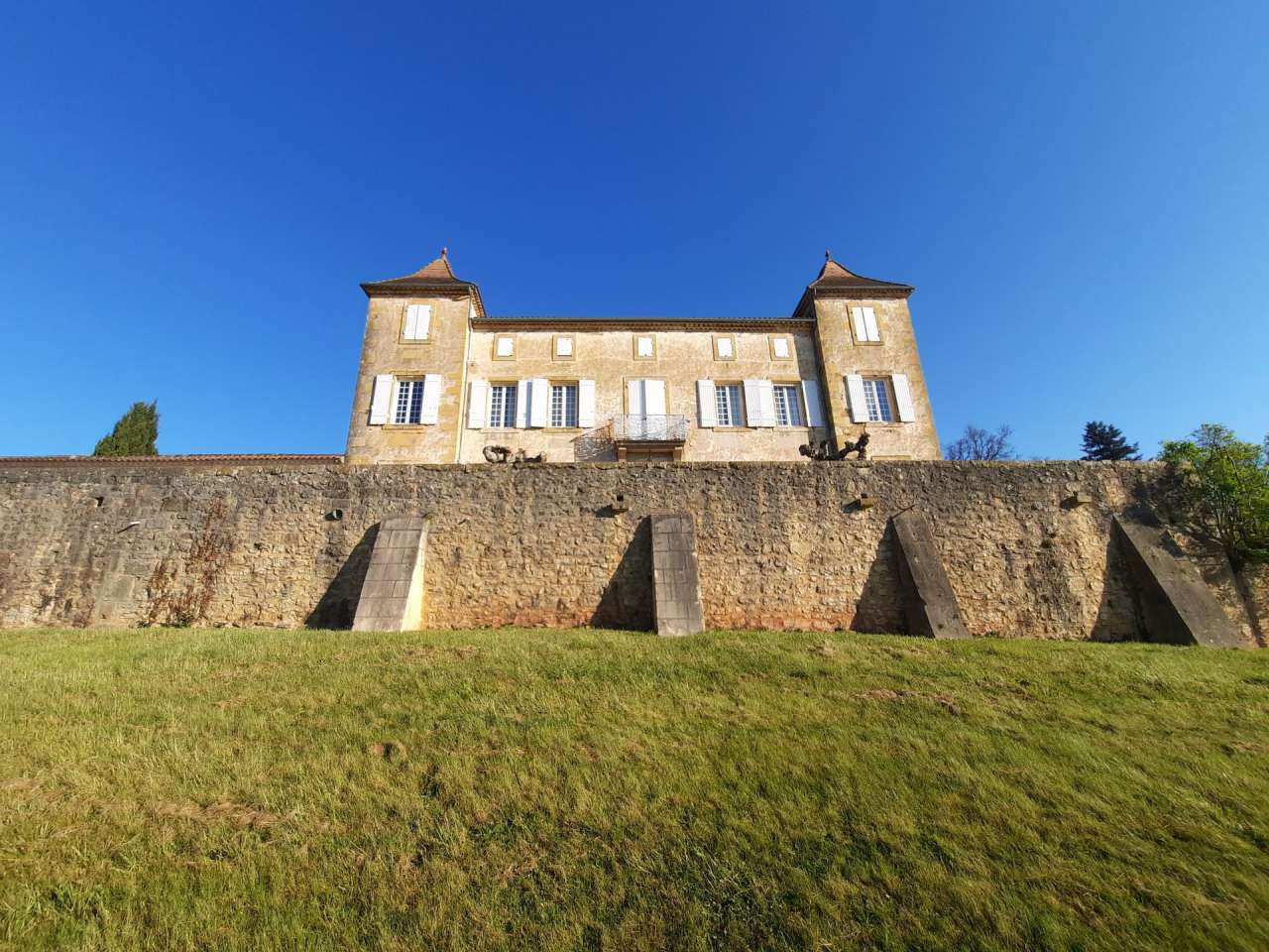 Authentic 8 bedroom Chateau for sale with countryside view in ...