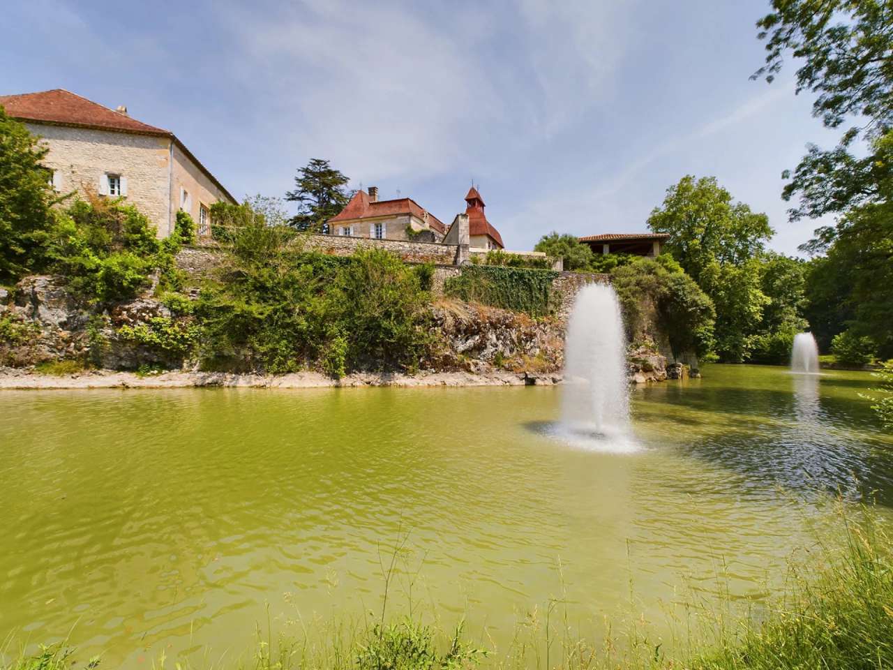 9 bedroom Chateau for sale with countryside view in Monflanquin, Aquitaine